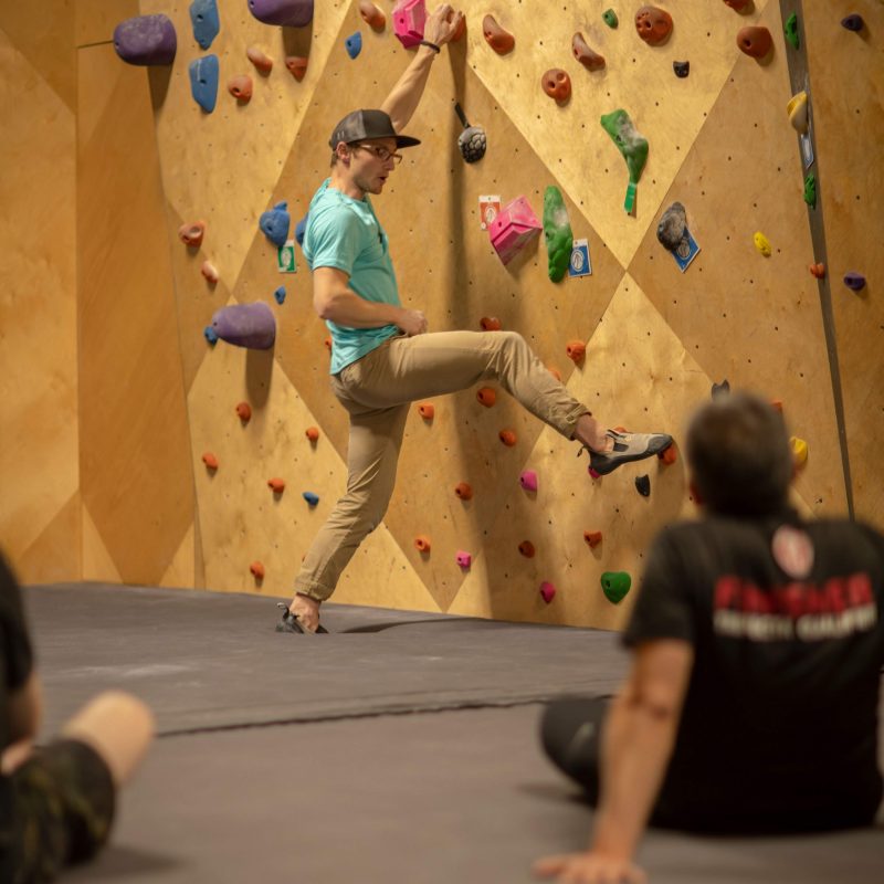 Adult Climbing Classes – Übergrippen | Denver